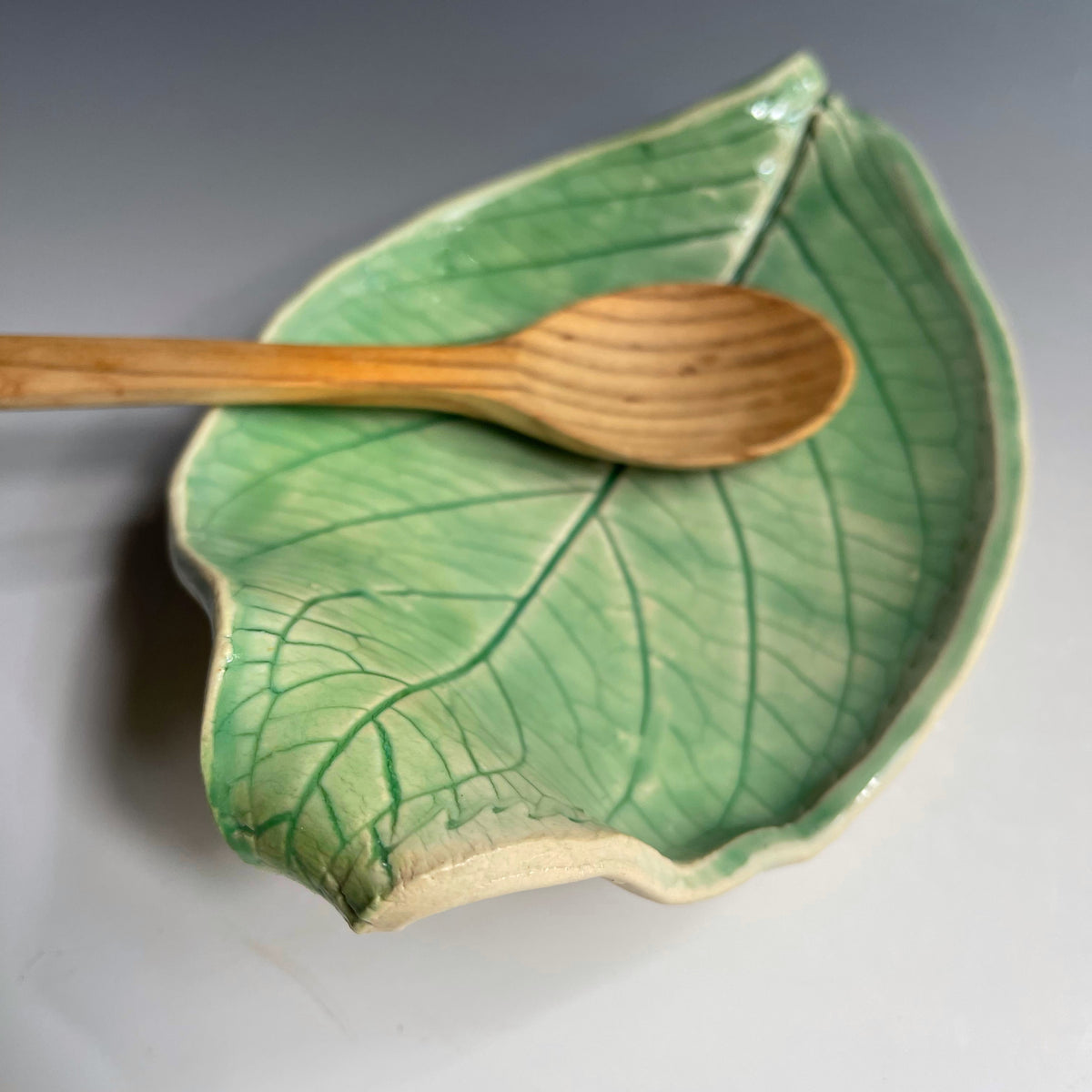 hydrangea leaf FC13 7”L feature – Lee Wolfe Pottery