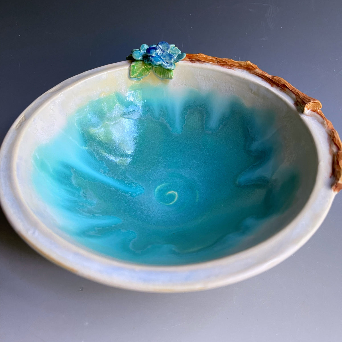 Tree branch with hydrangeas bowl FC8 2C – Lee Wolfe Pottery